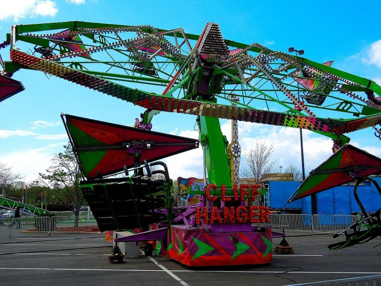 Cliff Hanger – Baileys Events & Amusements